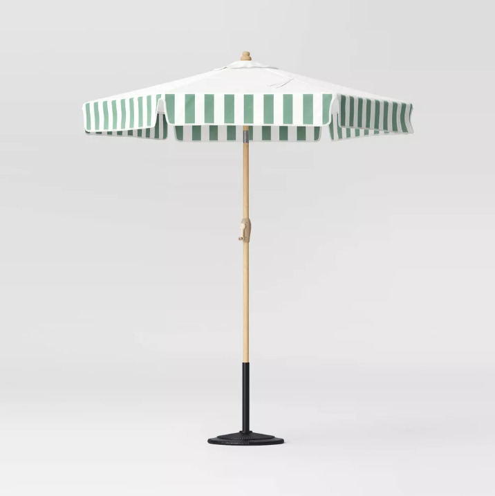 Patio Umbrellas That Make the Ultimate Backyard Accessories