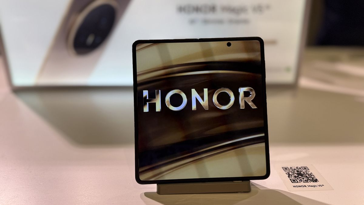 This foldable smartphone is like an iPad mini and iPhone 17 Pro ...