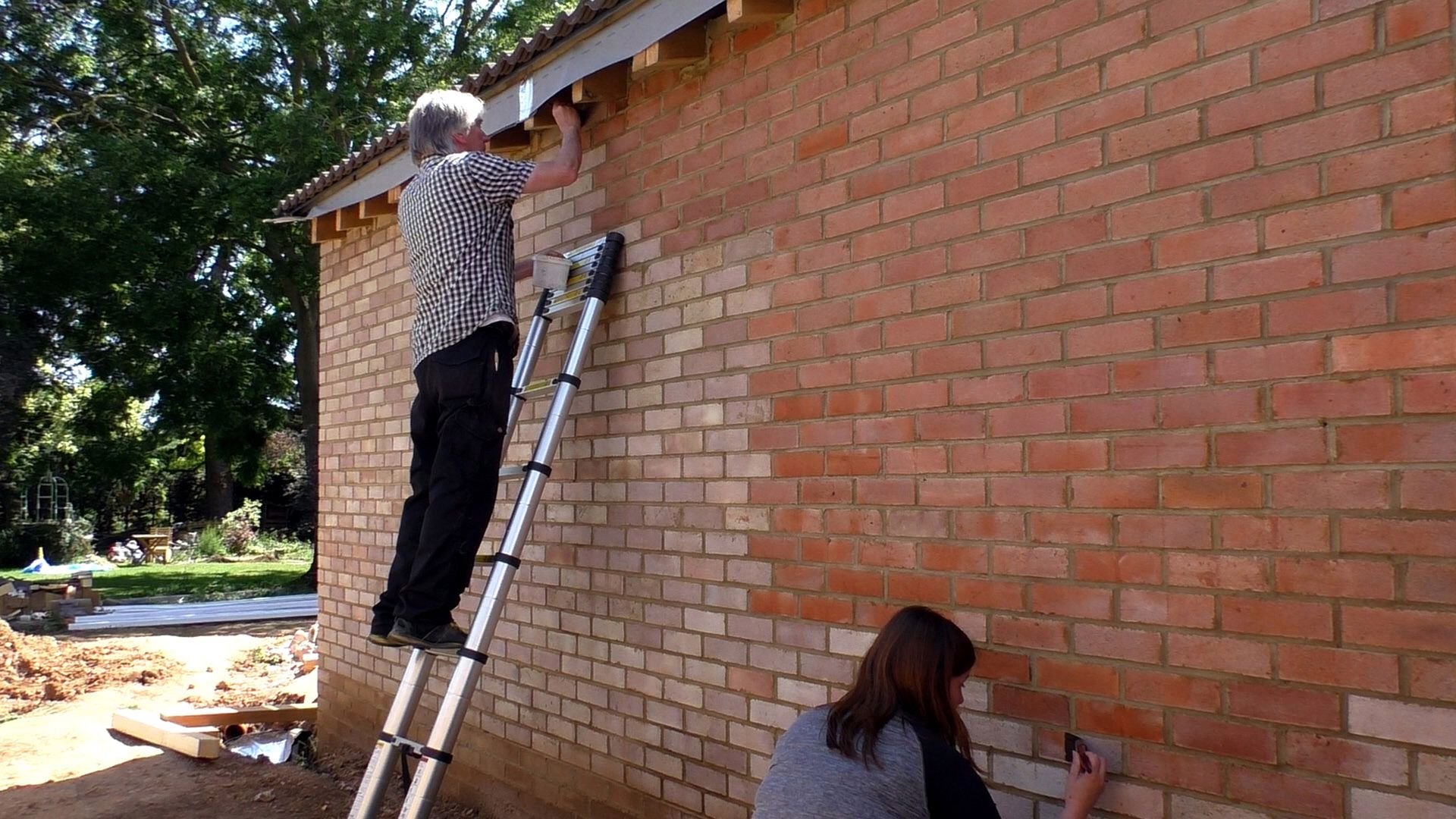 Brick Tinting: How to Re-Colour Exterior Brickwork | Homebuilding