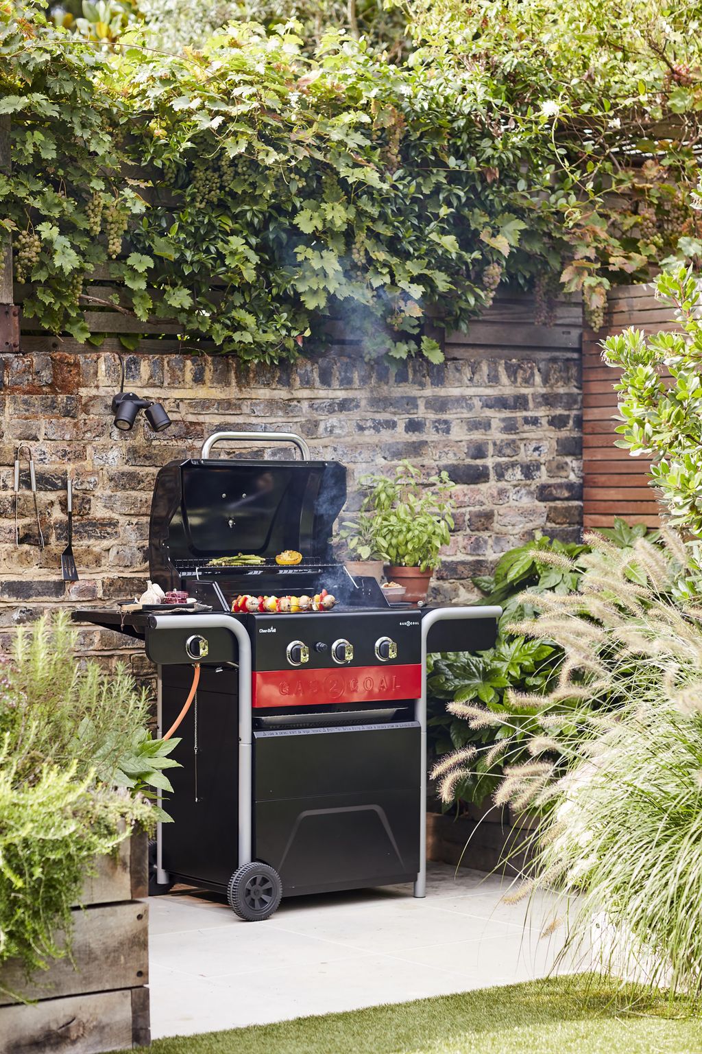 Outdoor grill ideas: 11 tempting designs for cooking up a storm in your ...