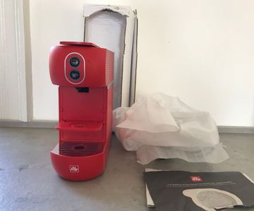 illy ESE coffee maker review: for chic compostable coffee | Homes and ...