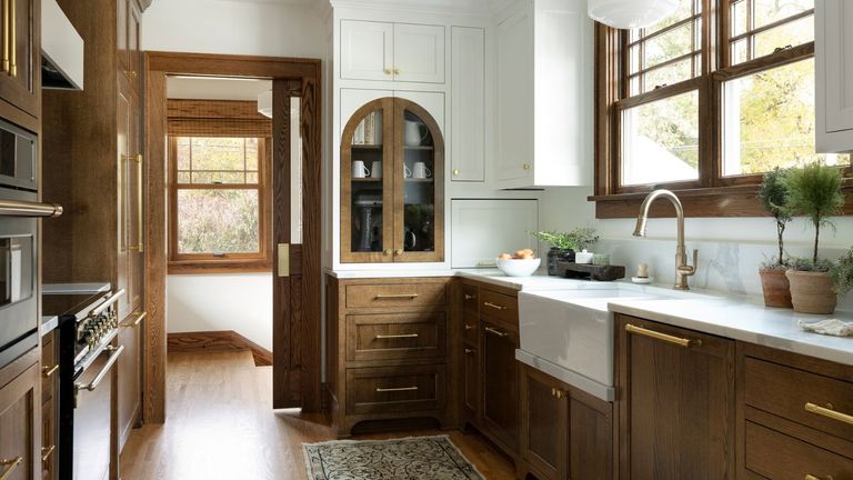 How to organize plates in a kitchen: 10 tips from the experts | Homes ...