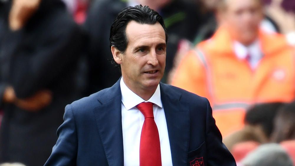 WATCH: Mischievous Emery takes reporter's phone call | FourFourTwo