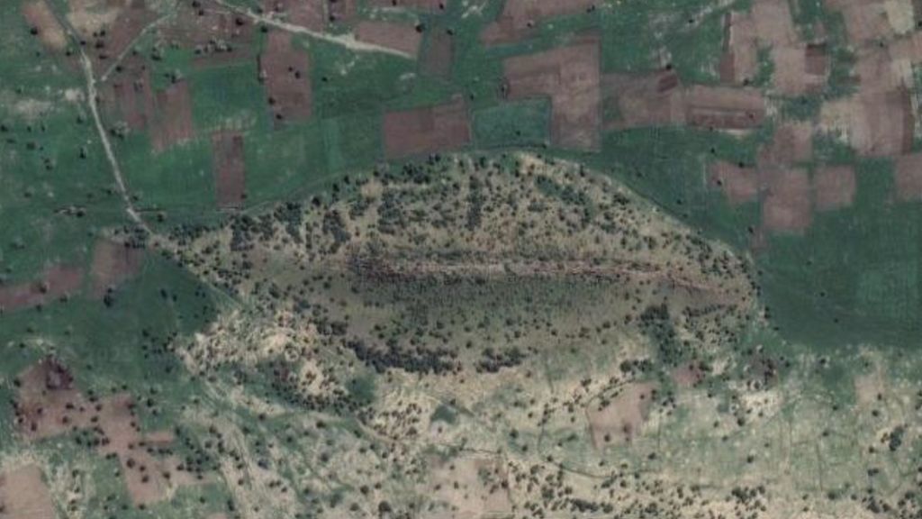 The mysterious hill in Sudan that looks like 'landlocked lips' — Earth ...