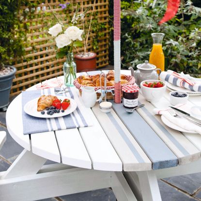 10 DIY outdoor table ideas you can do yourself | Ideal Home