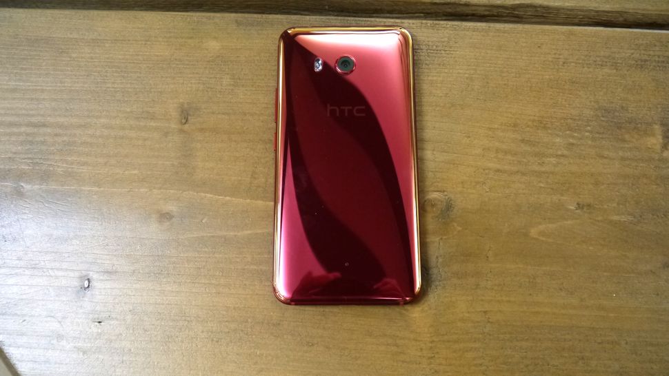 HTC U11 vs iPhone 7: the squeezable smartphone takes on Apple's icon ...