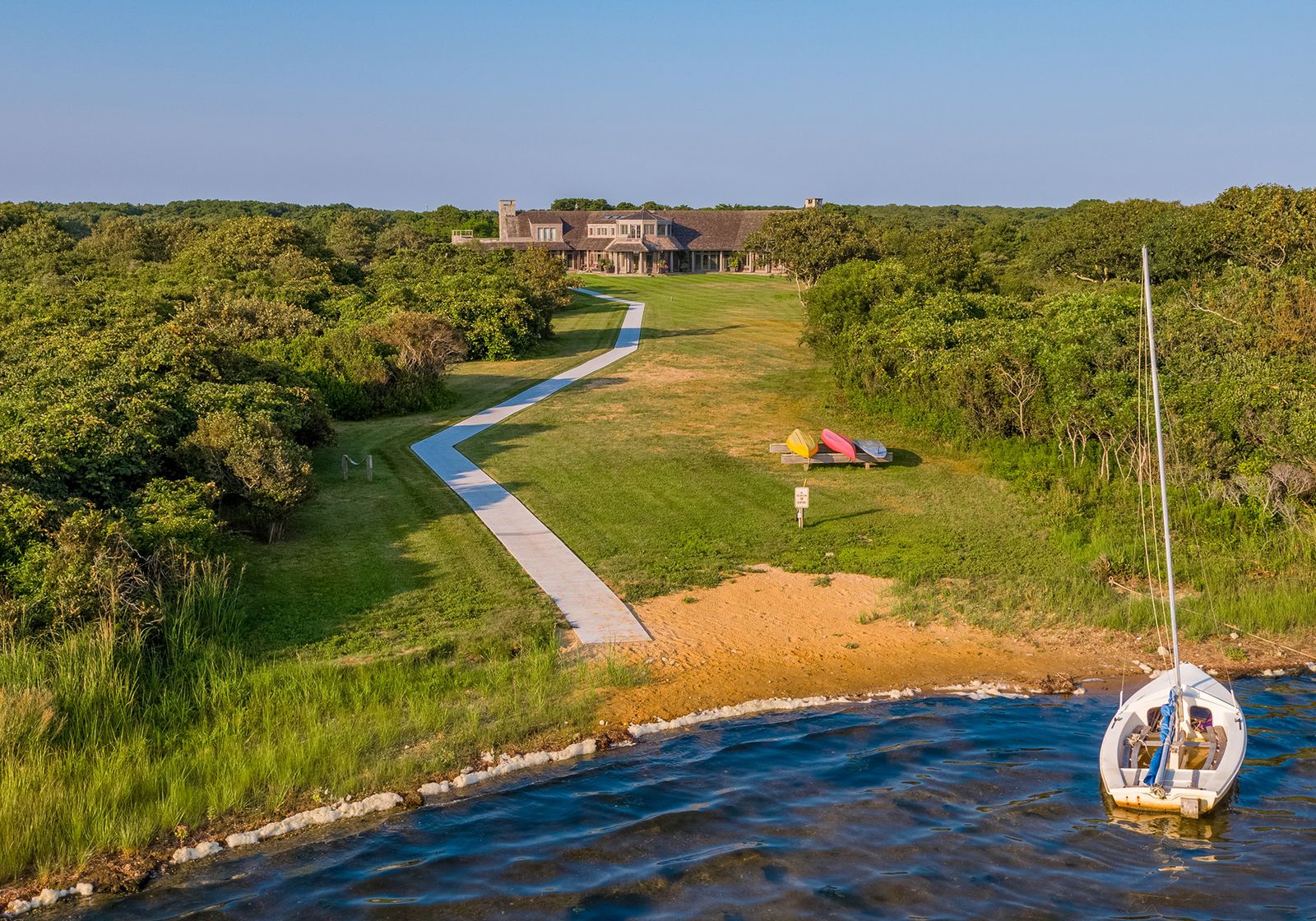 Inside Barack and Michelle Obama's Martha's Vineyard home | Homes and ...