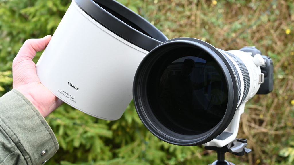 Will Canon release its first "big white" RF lenses with built-in ...
