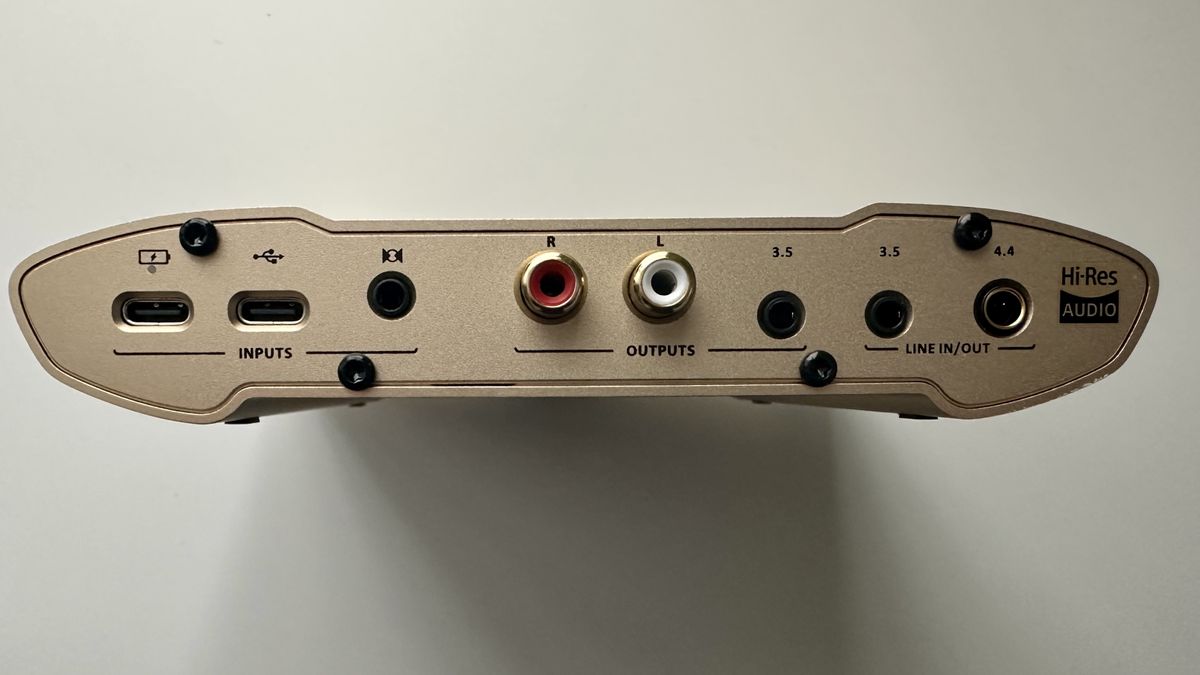 iFi iDSD Valkyrie DAC review: a headphone amp capable of staggeringly ...