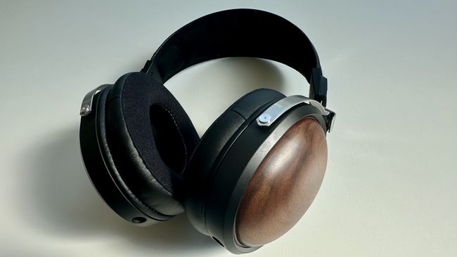 Fiio Ft1 Review Fiios First Closed Back Over Ear Headphones Let Down By Hit And Miss Sound