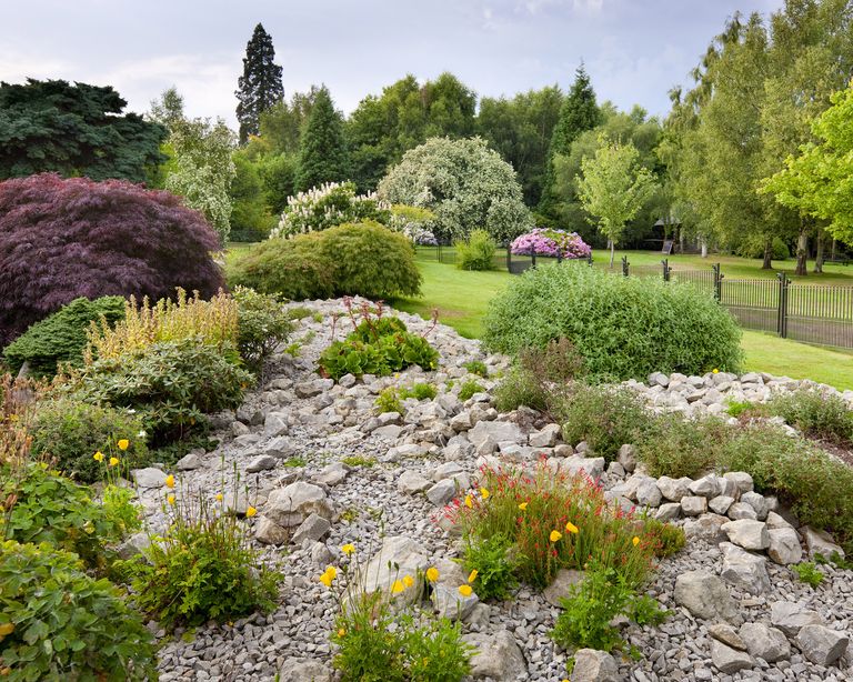 How to build a rock garden: follow our simple guide | Gardeningetc