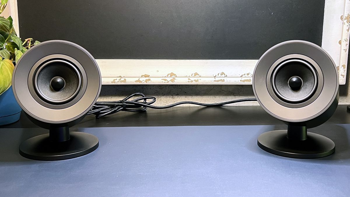 Razer Nommo V2 Pro Speaker Review: Single-Player Battlestation Boom ...
