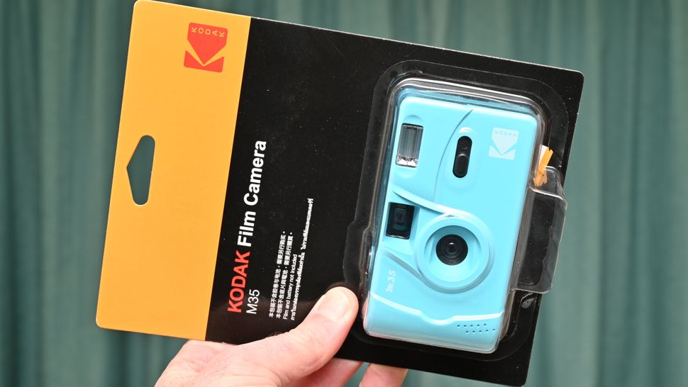 Kodak M35 Reloadable Film Camera review: pick a color, there a plenty ...
