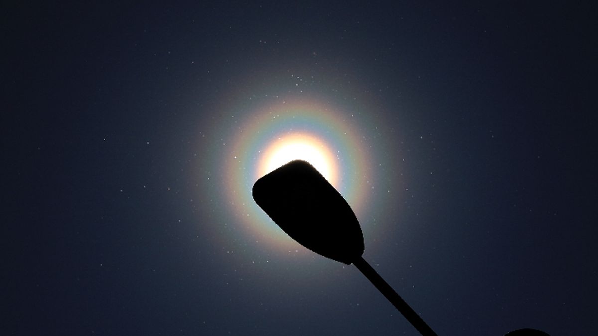Shining rainbow rings around the sun photographed in Finland. What ...