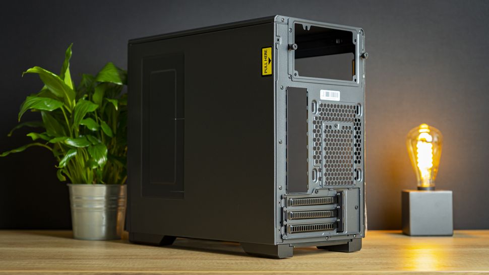 Phanteks P200A Review: Simple $70 ITX Glory | Tom's Hardware