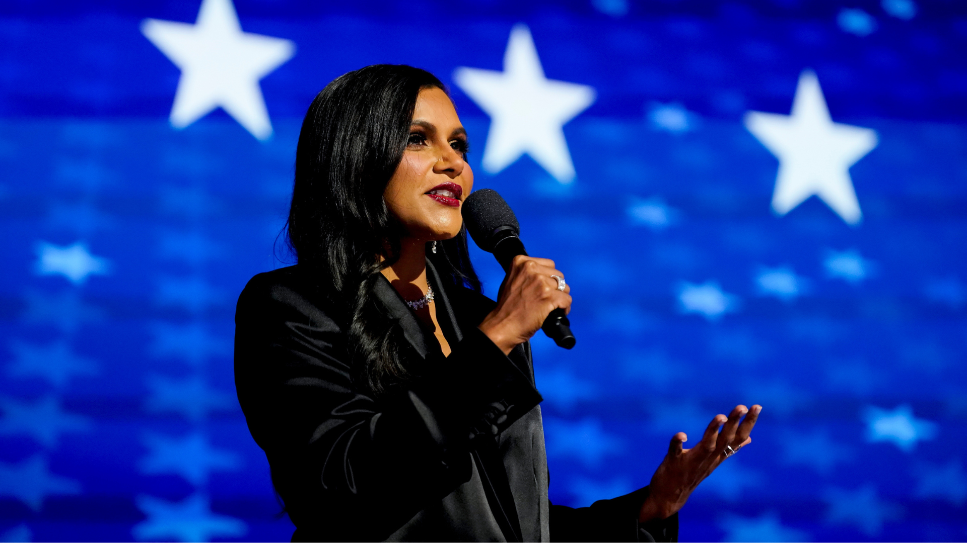 Mindy Kaling Tells Ben Affleck to "Hang In There" at DNC | Marie Claire