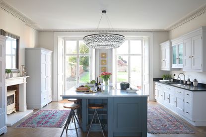 How to make a kitchen lighter: clever ways to brighten your room ...