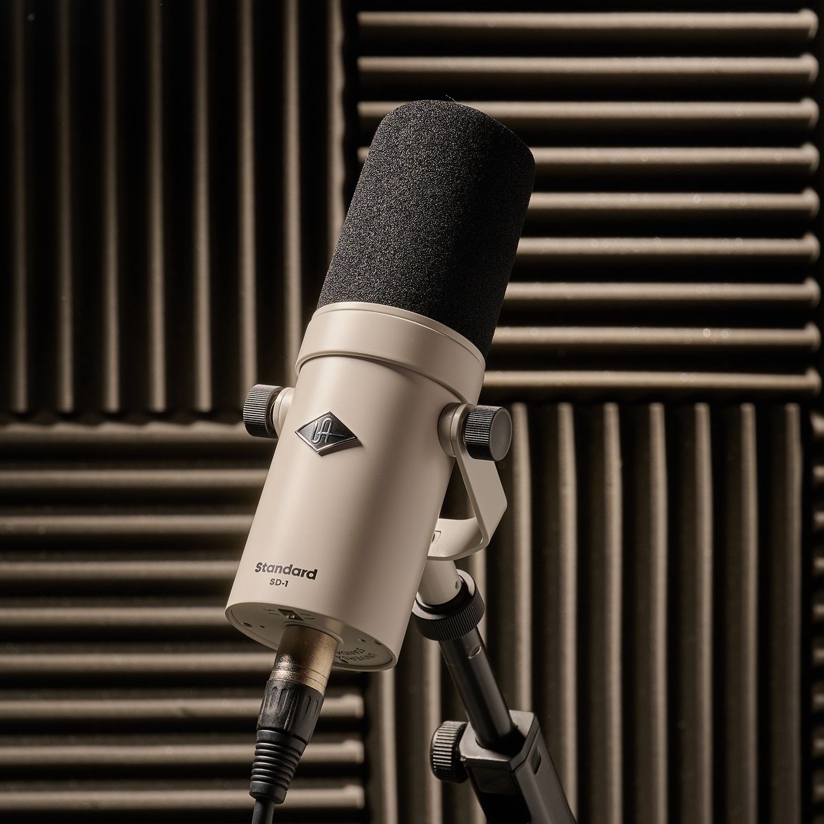 “A versatile and durable dynamic microphone suitable for a range of ...