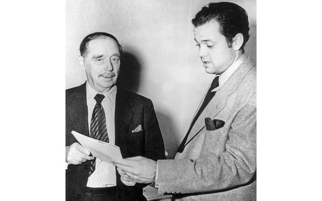 'War of the Worlds!' The Infamous Martian Invasion Radio Broadcast ...