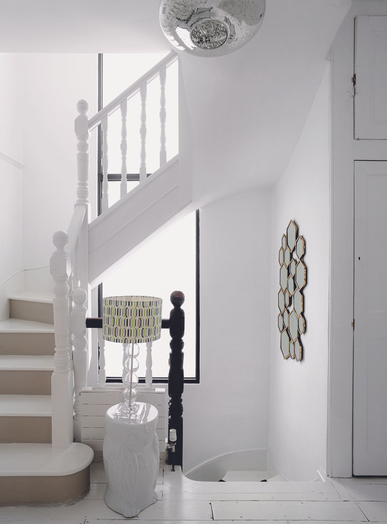 How to paint high walls on the stairs for a perfect finish | Livingetc