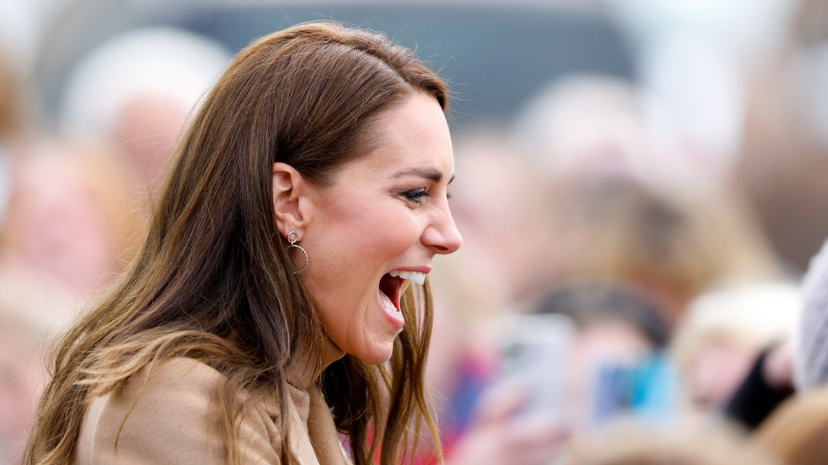 Kate Middleton tells child 'I'm not going to steal your crisps ...