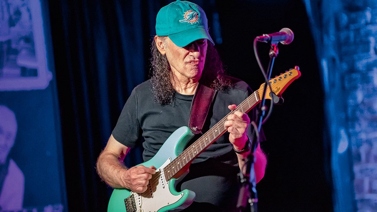 Scott Henderson on sax and trumpet solos vs guitar solos | Guitar World