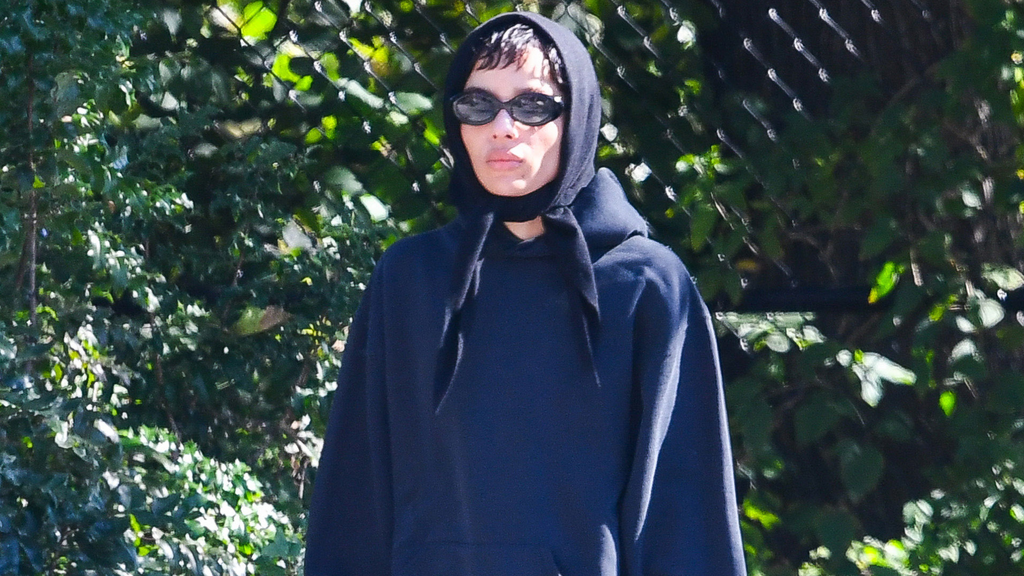 Zoë Kravitz Backs the Vans Slip-On Sneakers Trend Comeback | Marie Claire