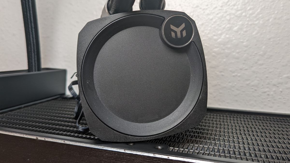 EK Nucleus AIO CR360 Lux D-RGB Review: New King of AIO Cooling | Tom's ...