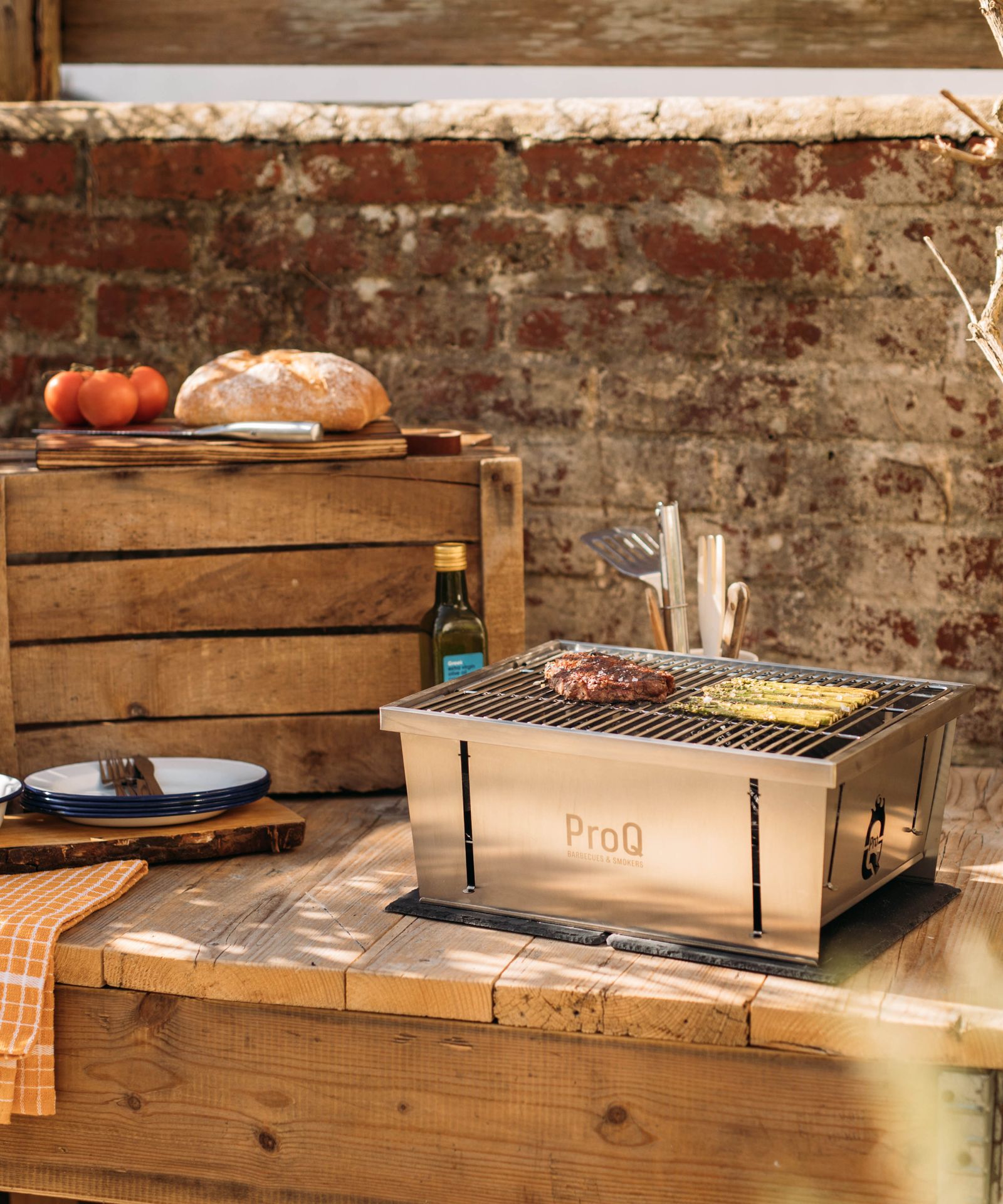 ProQ’s Flatdog BBQ folds as thin as a laptop | Gardeningetc