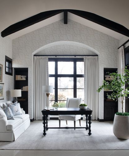 ‘Matching the wallpaper and window treatment fabric is very much back ...