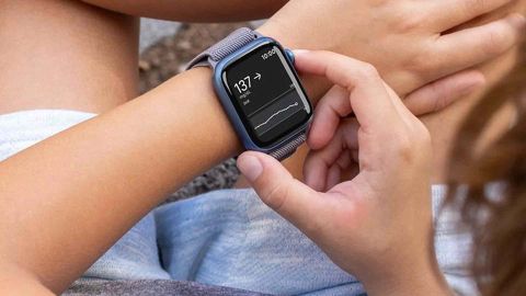 The Apple Watch will now connect to a Dexcom glucose monitor in your ...