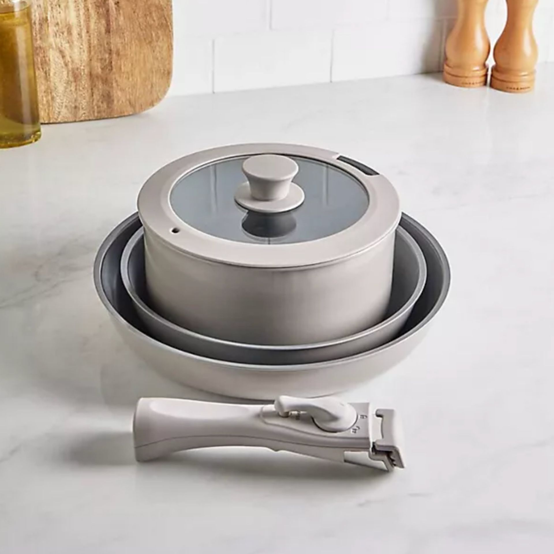 This detachable handle pan set is ideal for cosy kitchens | Ideal Home