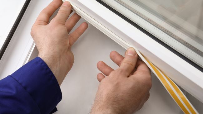 Insulating Windows: 10 Easy Ways to Keep Your House Warm | Homebuilding