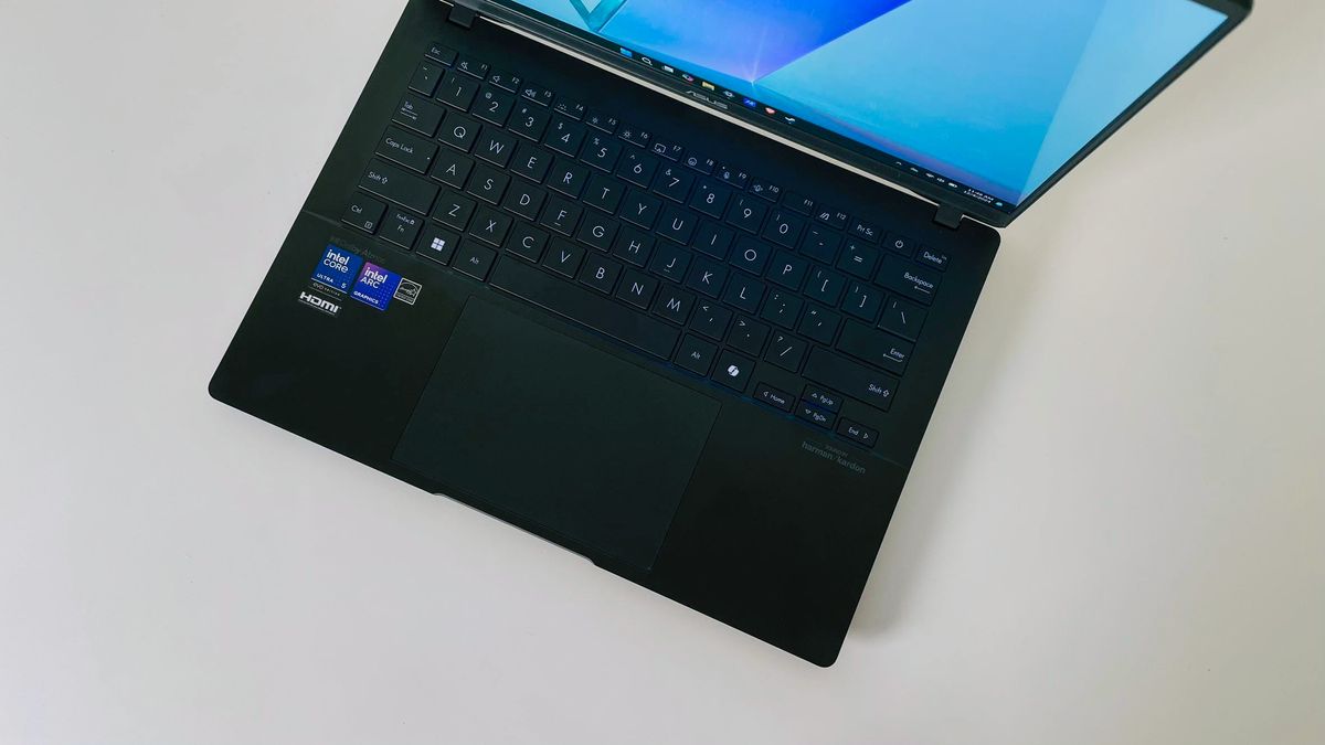 Asus Vivobook S14 (Q423) review: A few surprising strengths and one ...