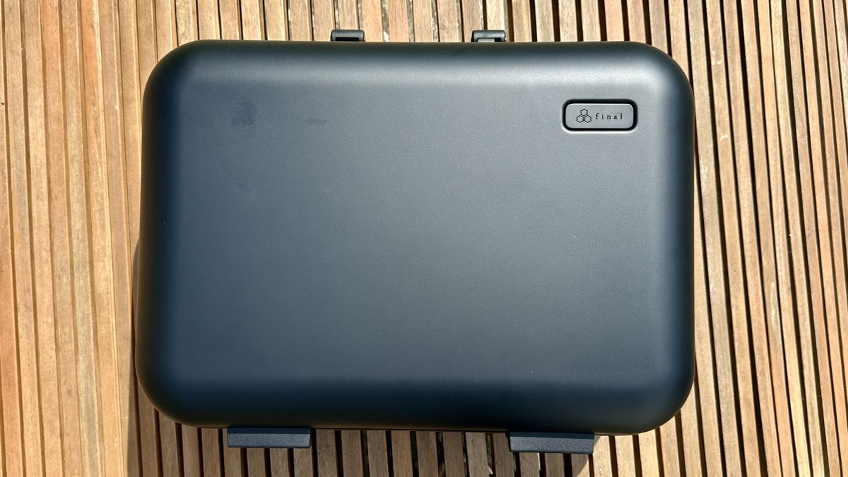 Final D7000 review: huge planar magnetic over-ear headphones that, when ...