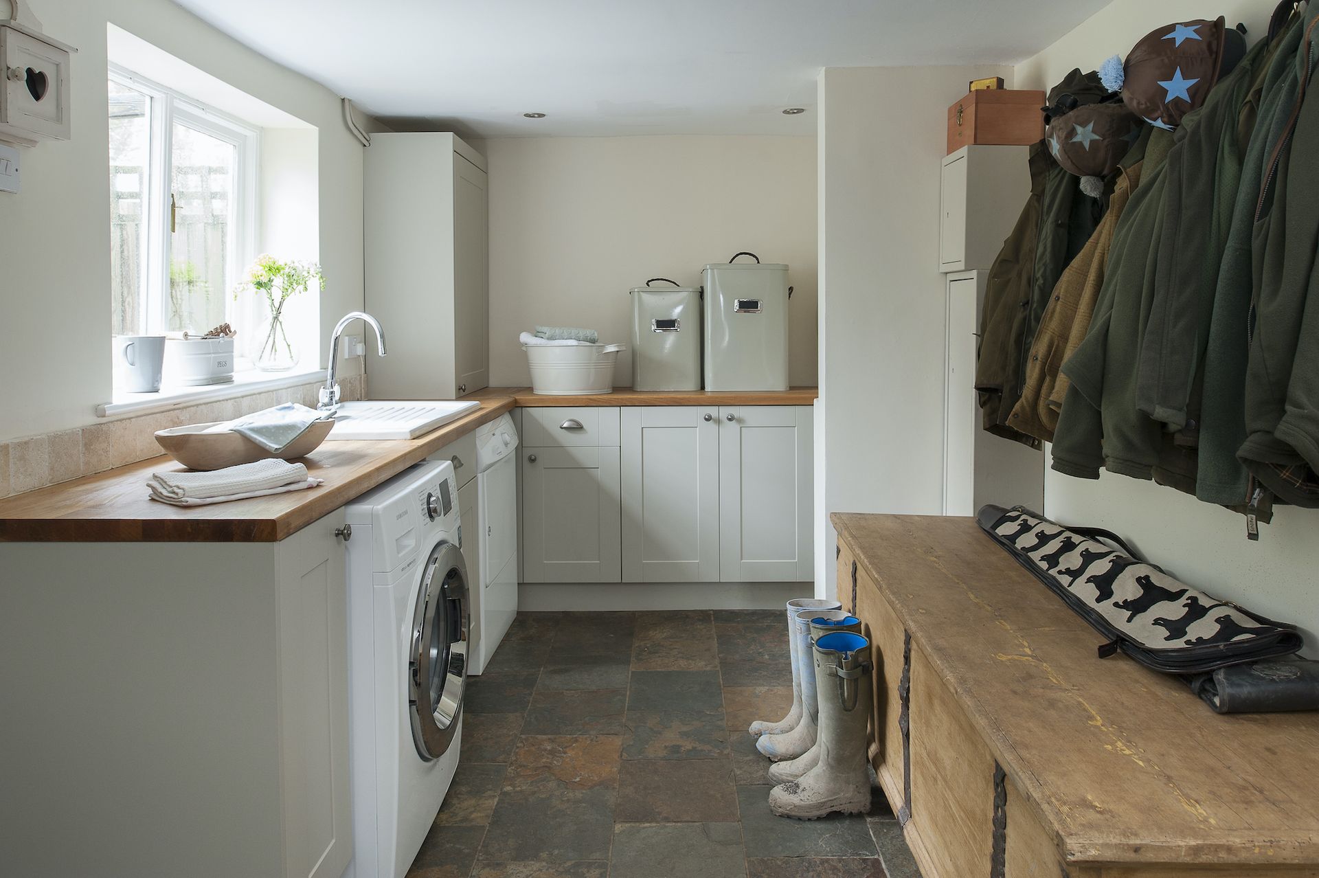 Small boot room ideas: 15 tiny and narrow boot room designs | Homes and ...