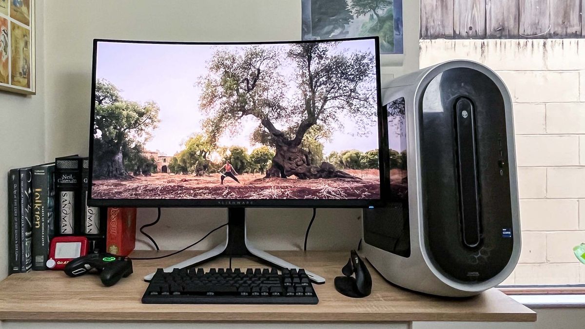 Alienware 32 QD-OLED review: Speed and style in one stunning curved ...