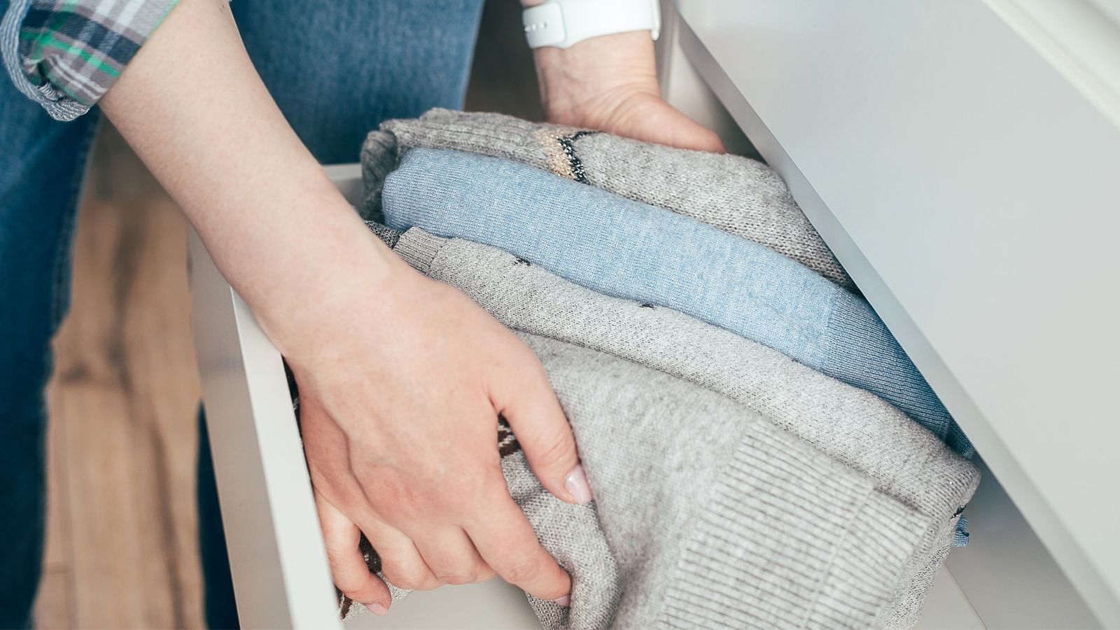 The best way to store jumpers: storage secrets from the experts | Woman ...