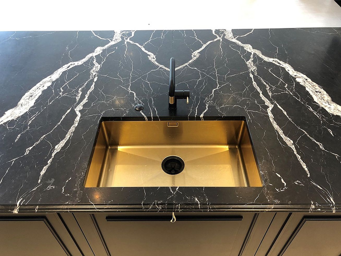 11 Kitchen Worktop Ideas for Hardworking Surfaces | Homebuilding