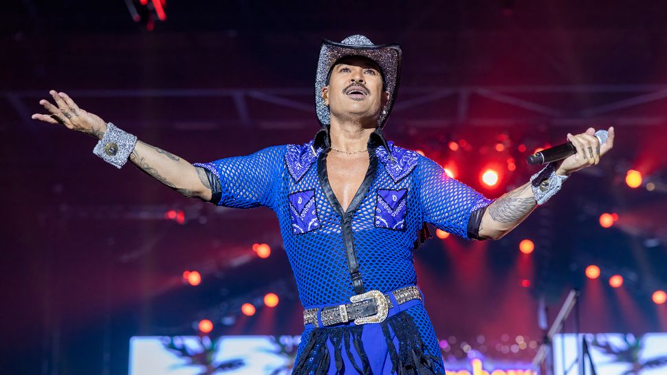 Watch 90s pop crew Vengaboys pull an insane crowd at Download, the UK's ...