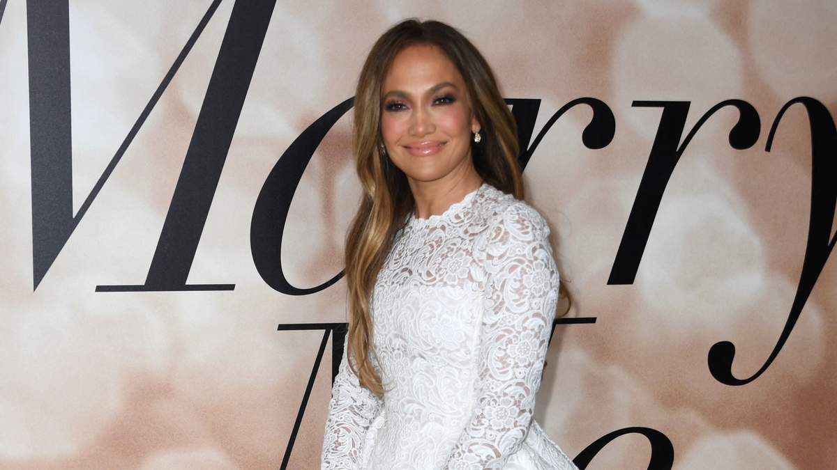 See J. Lo's holiday decor inspired by hummingbirds | Woman & Home
