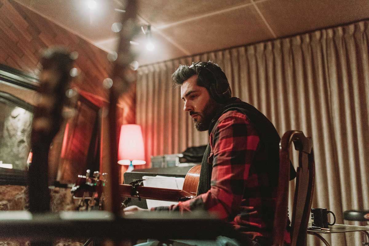 Ariel Posen Unpacks the Gear Behind the Tones on His Breathtaking New ...