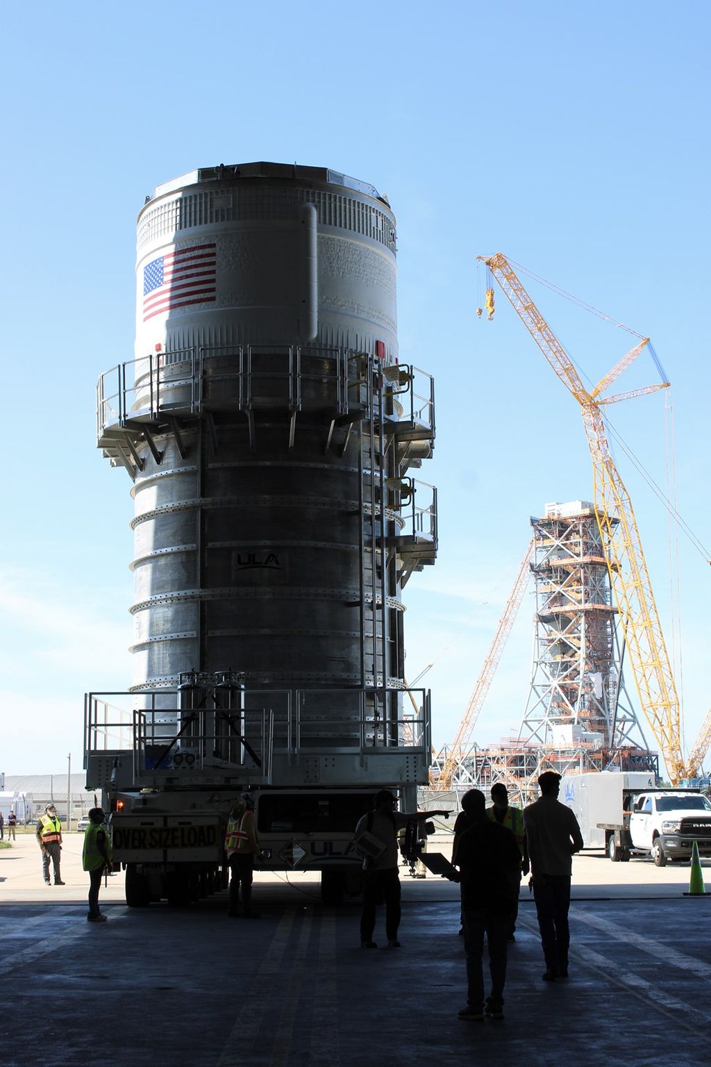 NASA continues stacking its giant Artemis 2 SLS moon rocket (photos ...