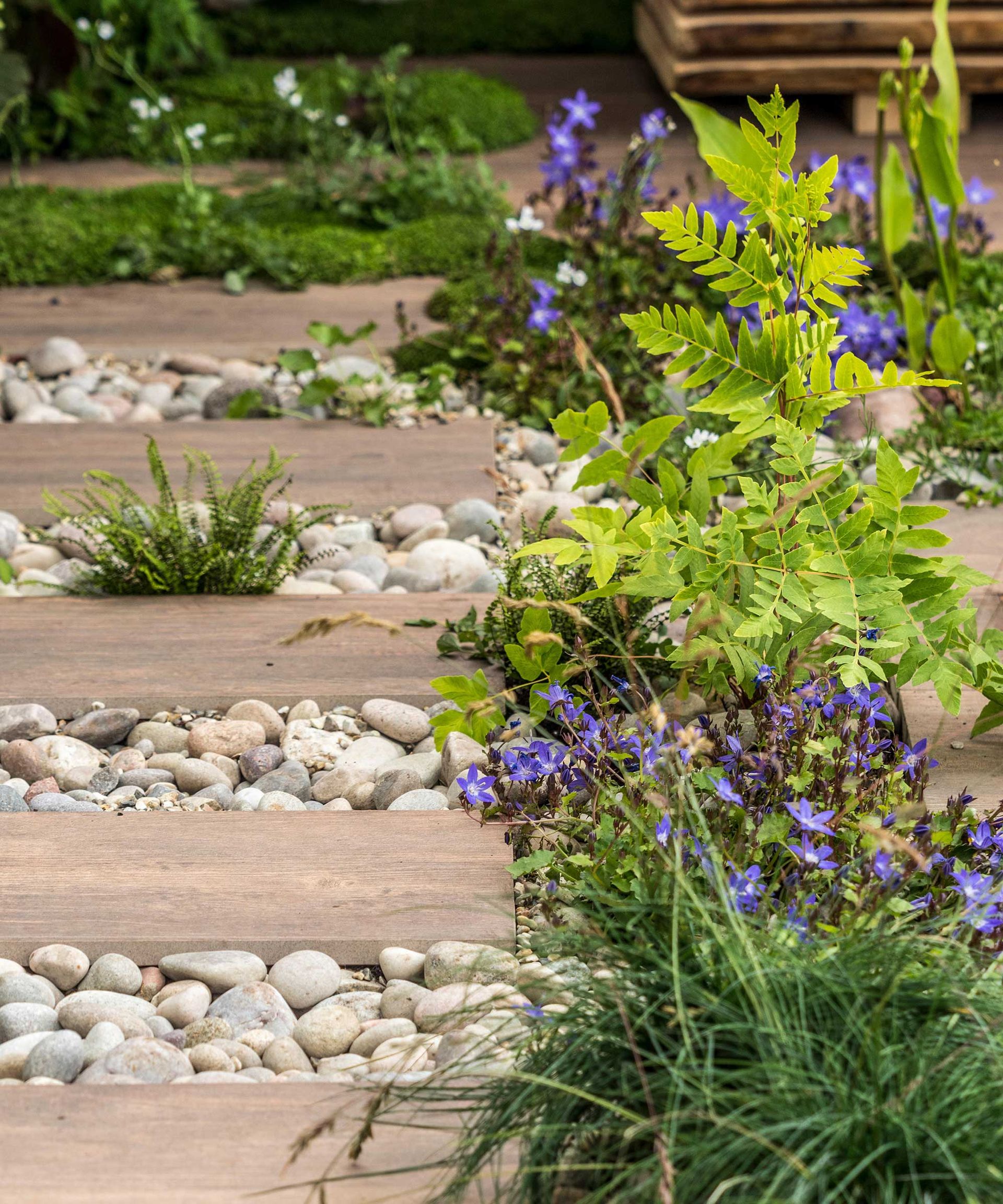 Landscaping with river rocks: 10 stylish looks for backyards | Gardeningetc