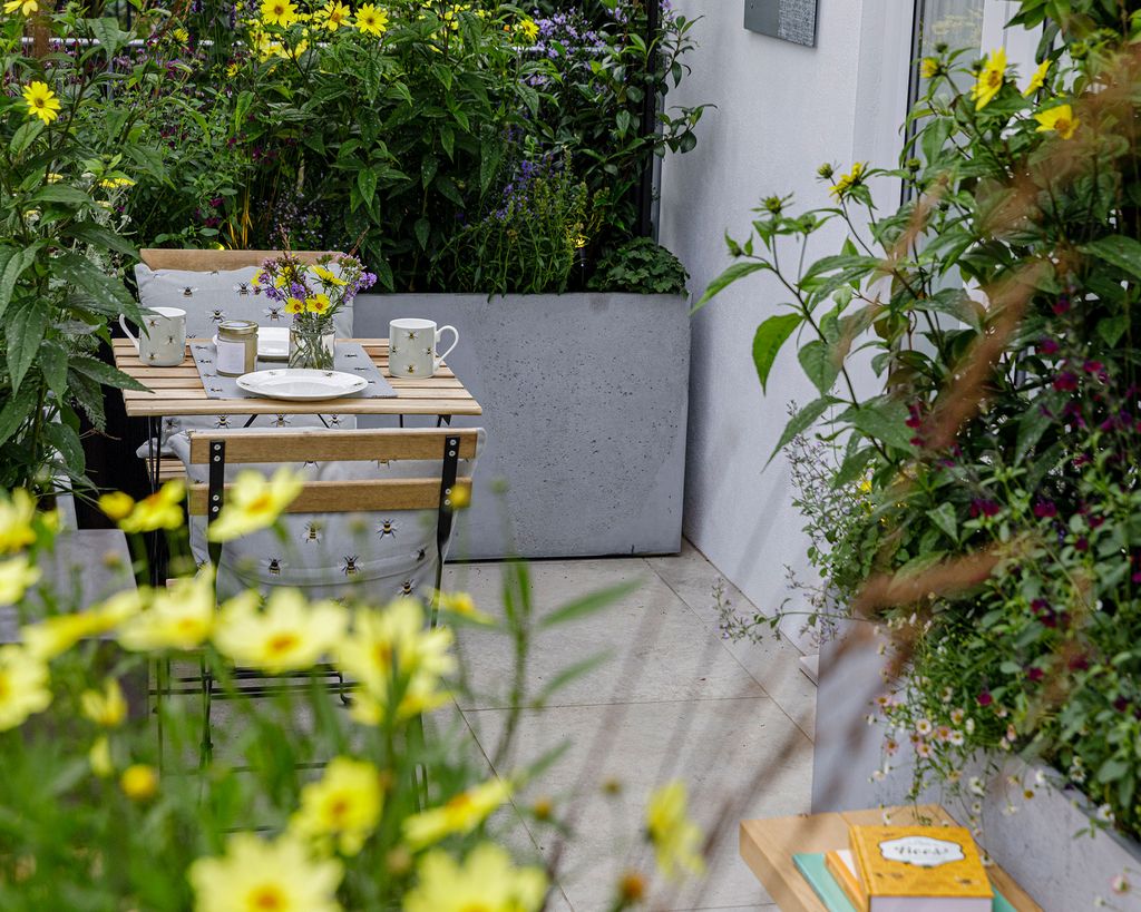 9 small garden fence ideas to add style to compact spaces | Livingetc