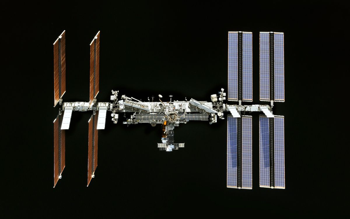 Astronauts Snap Amazing Last Glances of Space Station For 20th ...