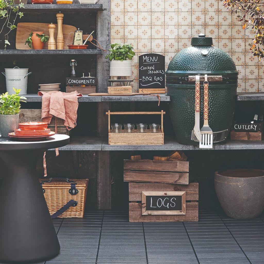 11 covered outdoor kitchen ideas for sheltered cooking and dining ...