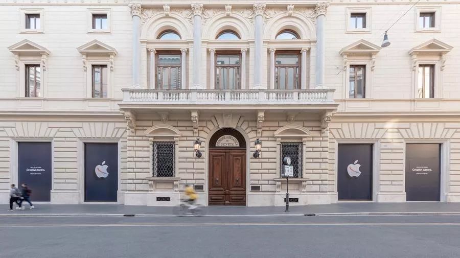 Apple Via del Corso, the first Apple Store in central Rome, opens soon ...