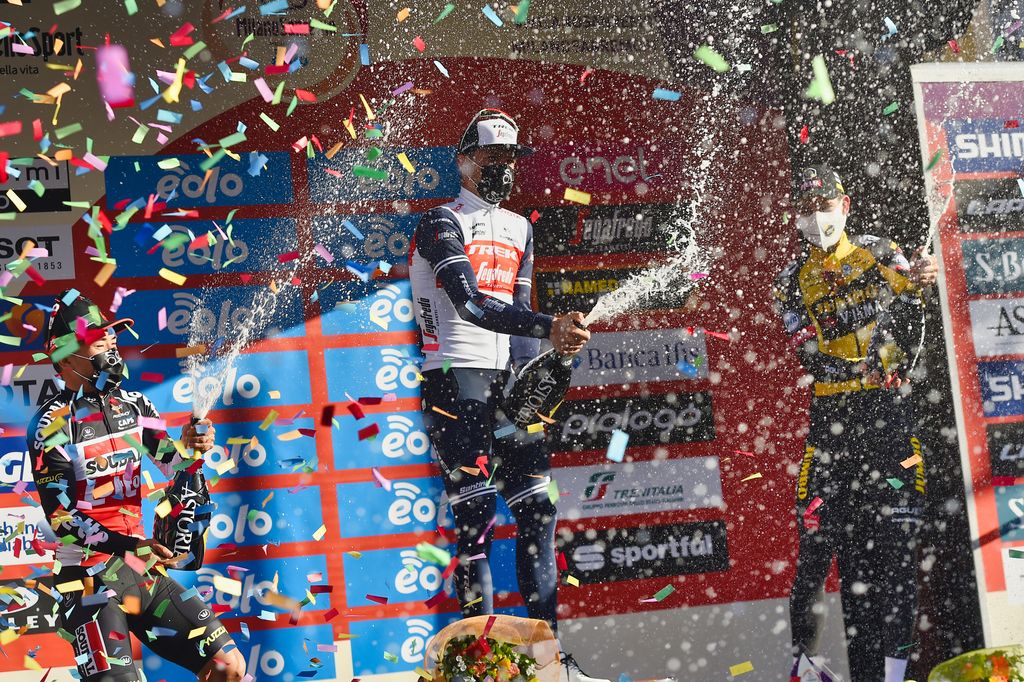 Stuyven surges on run-in to win Milan-San Remo | Cyclingnews