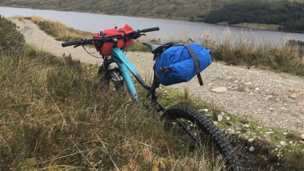 Smoothly does it – how to handle a fully loaded bike when bikepacking ...